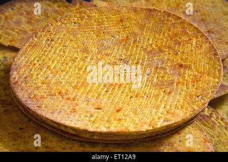 masala khakhra, roasted cracker, thin cracker, crispy cracker, crunchy ...