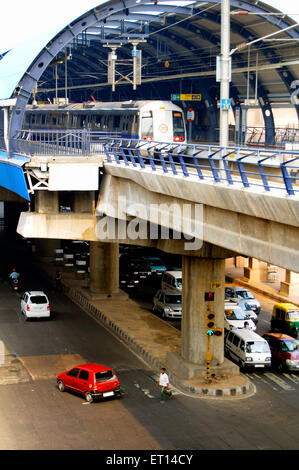 Delhi Metro, Metro system, Metro train at Rajendra Place station ; New ...
