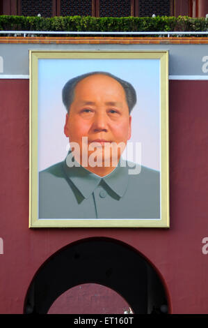 Mao Tse Tung portrait Tiananmen Square in Beijing China Stock Photo - Alamy