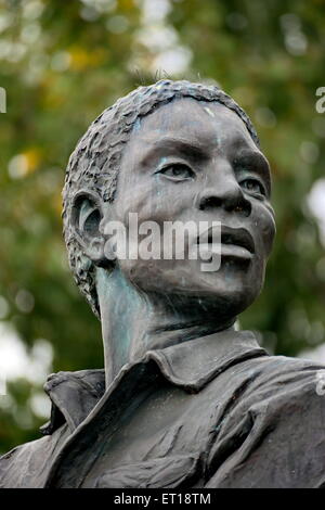 Headman statue honoring African-American boatmen of the James river on ...