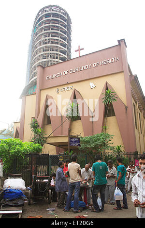 Kalbadevi Road in Mumbai, India, Swadeshi Market, a textile market in ...