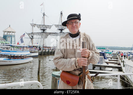 Colonial America 18th century rifleman reenactor - Alexandria, Virginia ...