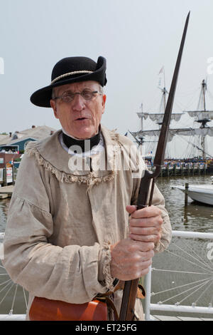 Colonial America 18th century rifleman reenactor - Alexandria, Virginia ...