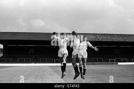 Charlton Athletic team training session. Team captain Derek Ufton talks ...