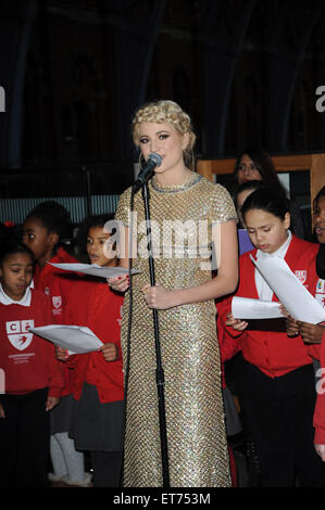 Pixie Lott sings with childrens choir at St Pancras station in aid of ...