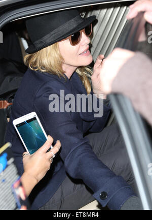 RENE RUSSO SIGNS AUTOGRAPH LOS ANGELES USA 16 November 1999 Stock Photo ...