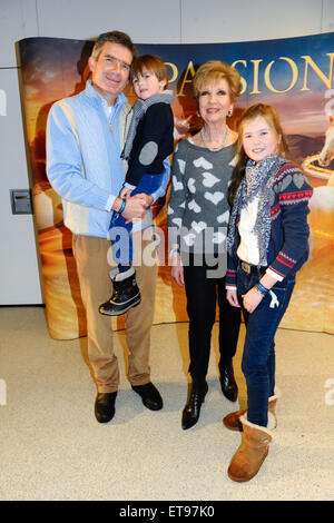 Carolin Reiber mit Sohn Marcus, 50. Goldene Kamera Ankunft am Roten ...