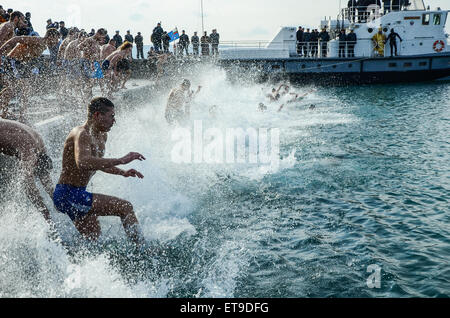 Bulgarians celebrate Epiphany with a swim in the icy waters of the ...