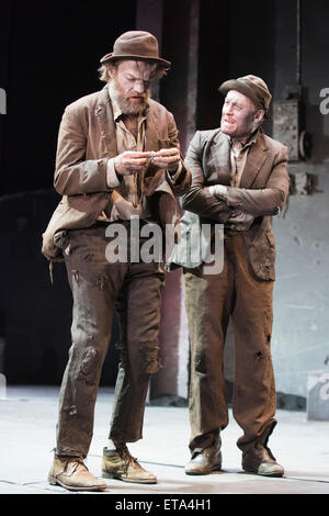 L-R: Richard Roxburgh as Estragon and Hugo Weaving as Vladimir. Actors ...
