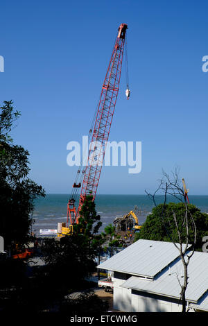 Demolition continues on Shorncliffe Jetty Stock Photo - Alamy