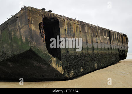 Remains of World War 2 Mulberry temporary harbour at Arromanches ...