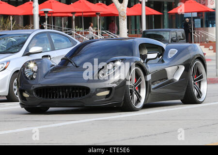 will.i.am arrives at Justin Bieber's office in Beverly Hills in a ...