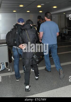 Katy Perry arrives at LAX hiding behind her bodyguard and an airline ...
