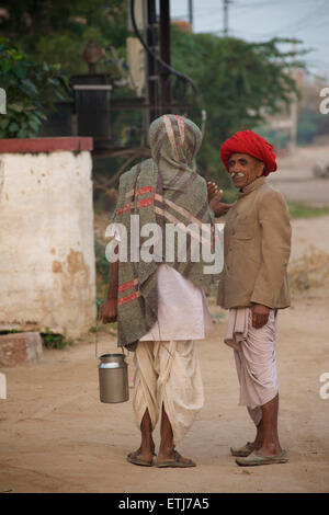 Indian men in conversation, Jodhpur, Rajasthan, India Stock Photo - Alamy
