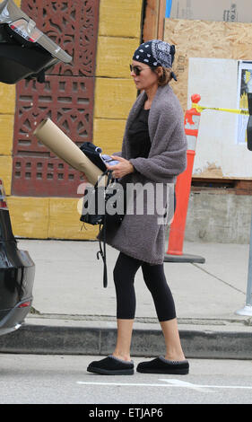 Lisa Rinna returns to her car after a yoga class in Studio City ...