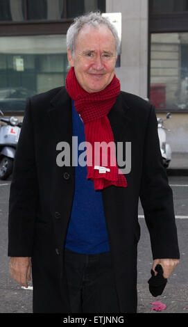 Nigel Planer Actor arriving at London Airport from Barbados with his ...