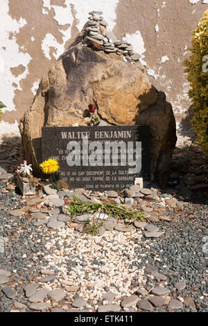 Walter Benjamin's tomb. Portbou cemetery. Portbou Stock Photo - Alamy