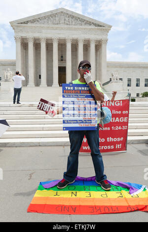 Christian street preacher proselytizing in front of the Supreme Court ...