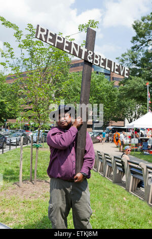 Christian preachers proselytizing on public street - Washington, DC USA ...