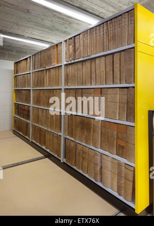Shelf full of folders and files in an office Stock Photo - Alamy