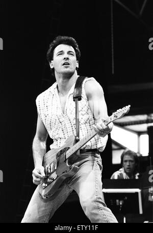 Bruce Springsteen in concert at Wembley, London, 3rd July 1985 Stock ...