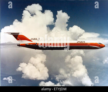 A Pacific Southwest Airlines Boeing 727-200, registered N533PS ...