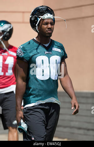 Philadelphia Eagles wide receiver John Metchie III returns a kickoff ...