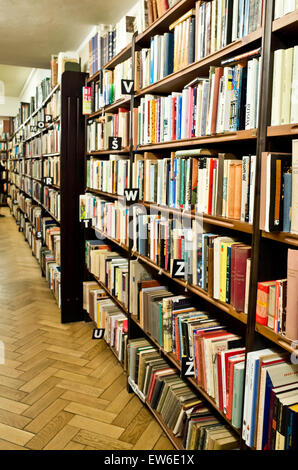 Rows of bookshelves in a library Stock Photo - Alamy