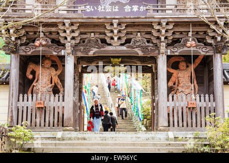 Nio temple guardian statues at a gateway entrance to Ichinomiyaji ...
