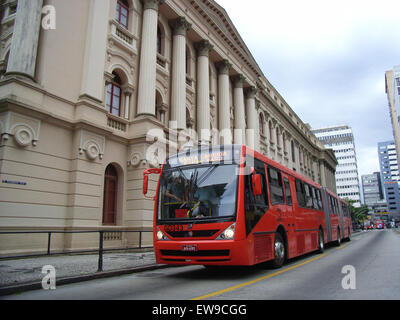 The Expresso Biarticulado Curitiba 7 is a model of an articulated bus ...
