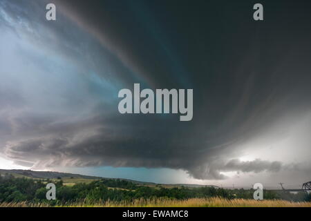 Supercell storm that produced the world record hail stone in Vivian SD ...