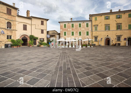 Montefalco, Perugia, Umbria, Italy: ancient narrow alley with arches ...