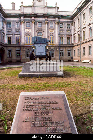 Vladimir Lenin on armored car sculpture by Manizer Stock Photo - Alamy