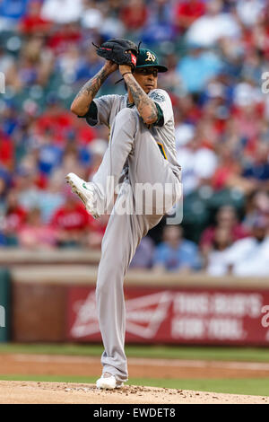 Oakland Athletics starting pitcher Jesse Chavez delivers against the ...