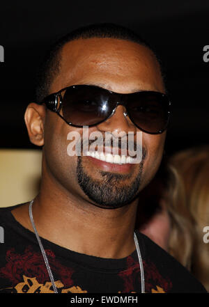 MIKE EPPS in RESIDENT EVIL: APOCALYPSE (2004). Copyright: Editorial use ...