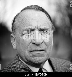 Deutscher Schauspieler Robert Meyn in Hamburg, Deutschland 1960er Jahre ...