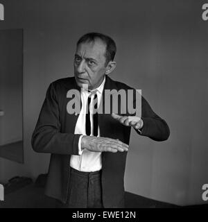 Deutscher Schauspieler Curt Bois, Deutschland 1960er Jahre. German ...