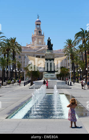 Monument to the politician Segismundo Moret with the Cadiz Town Hall in ...