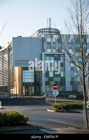 Modern Architecture Hospital Health Centre NHS Stock Photo - Alamy