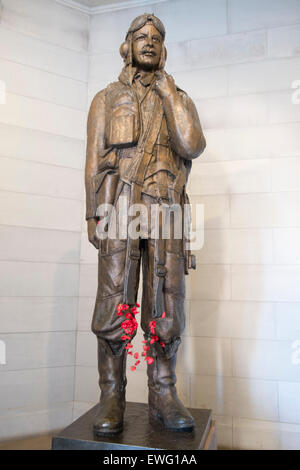 A bronze memorial statue of an Australian ANZAC soldier ("digger") on ...