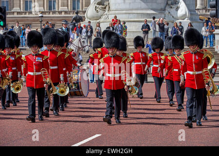 The Queen's Guard and Queen's Life Guard (called King's Guard and King ...