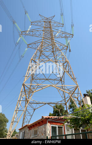 Power lines and a pylon over a house at Oxford Stock Photo - Alamy