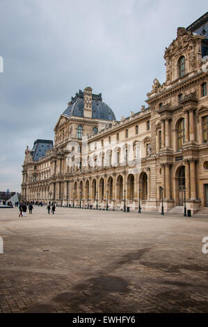 Pavillon Denon, Musée du Louvre, Paris, France Stock Photo - Alamy