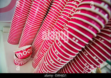 Smooy ice cream store in Spain Málaga. Heladería Smooy en Málaga España ...