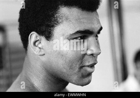 Muhammad Ali having a pre-fight medical ahead of his clash with Smoking ...