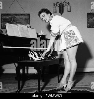 Musician Cherry Wainer. 15th January 1956 Stock Photo - Alamy