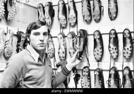Keith Leonard Aston Villa football club footballer 1974 Stock Photo - Alamy