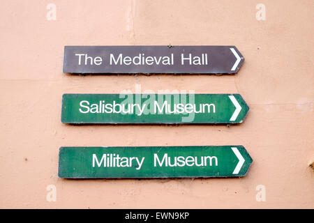Direction signs to tourists places and tourist attractions on Valentia ...