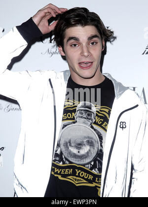 Breaking Bad' Star R J Mitte Appears at Official Wizard World After ...