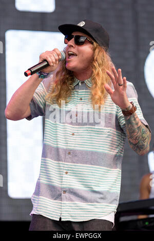 Dustin Bushnell of the "Dirty Heads" on the culinary stage at ...
